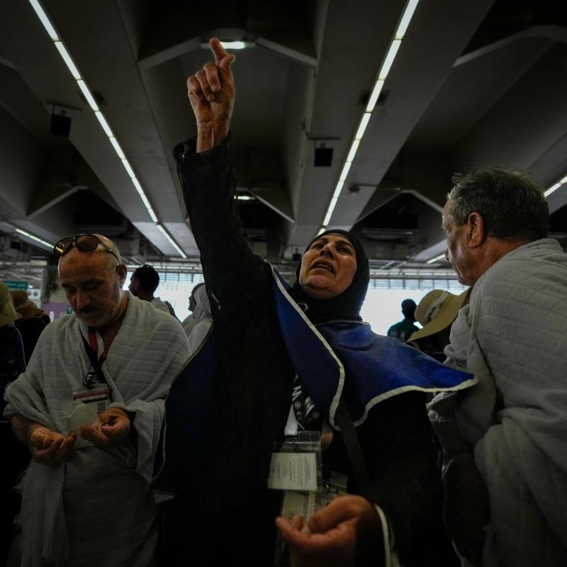 Hajj pilgrims perform rituals in soaring heat as Eid-al Adha ...